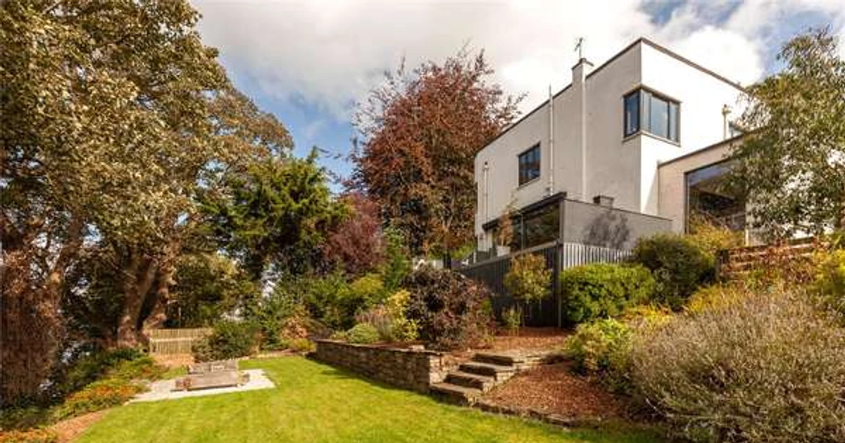 What Makes Cuddy House Road And Kingseat Road Unique In Cowdenbeath?