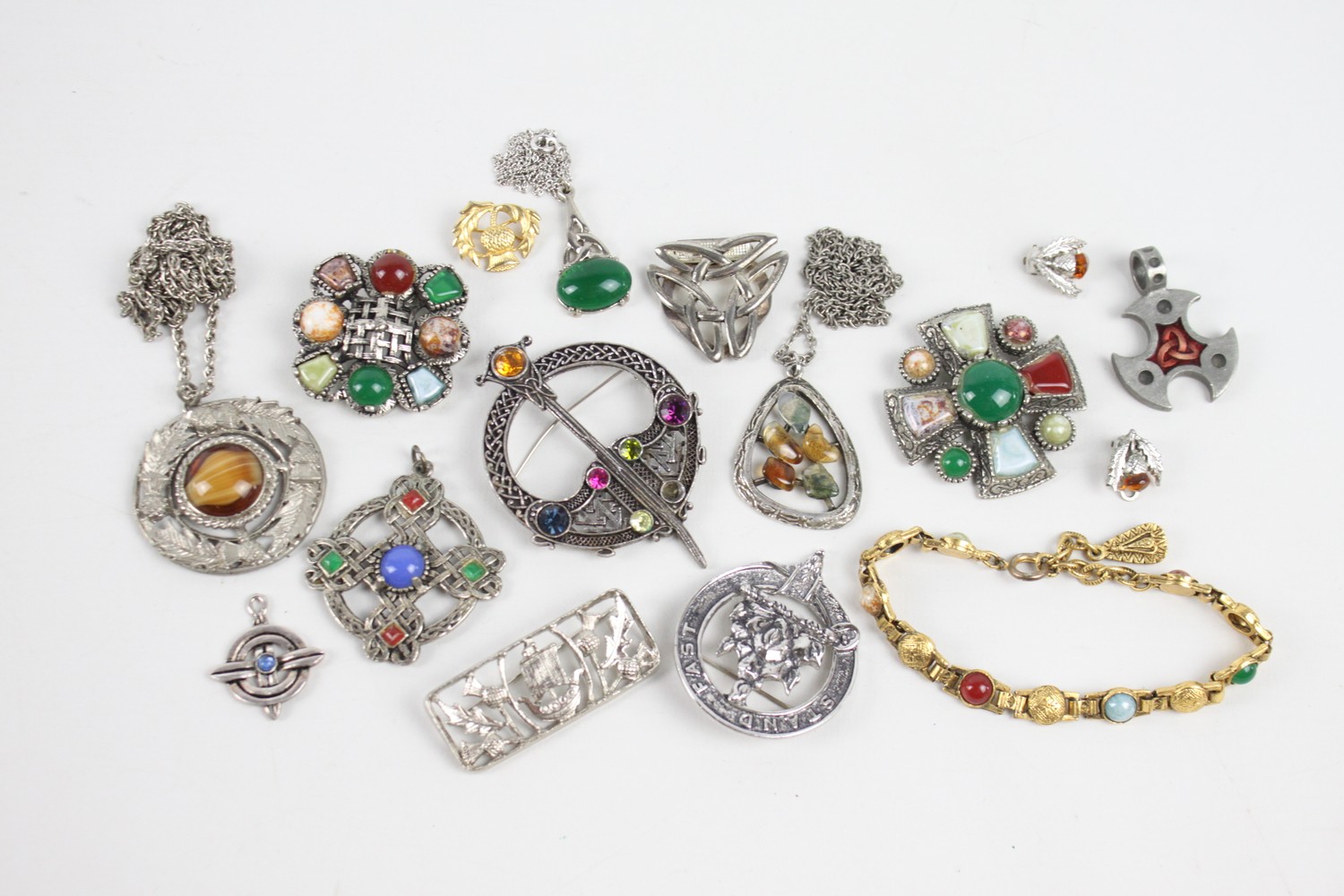 29 Unique Scottish Souvenirs For Collectors [Authentic Picks]