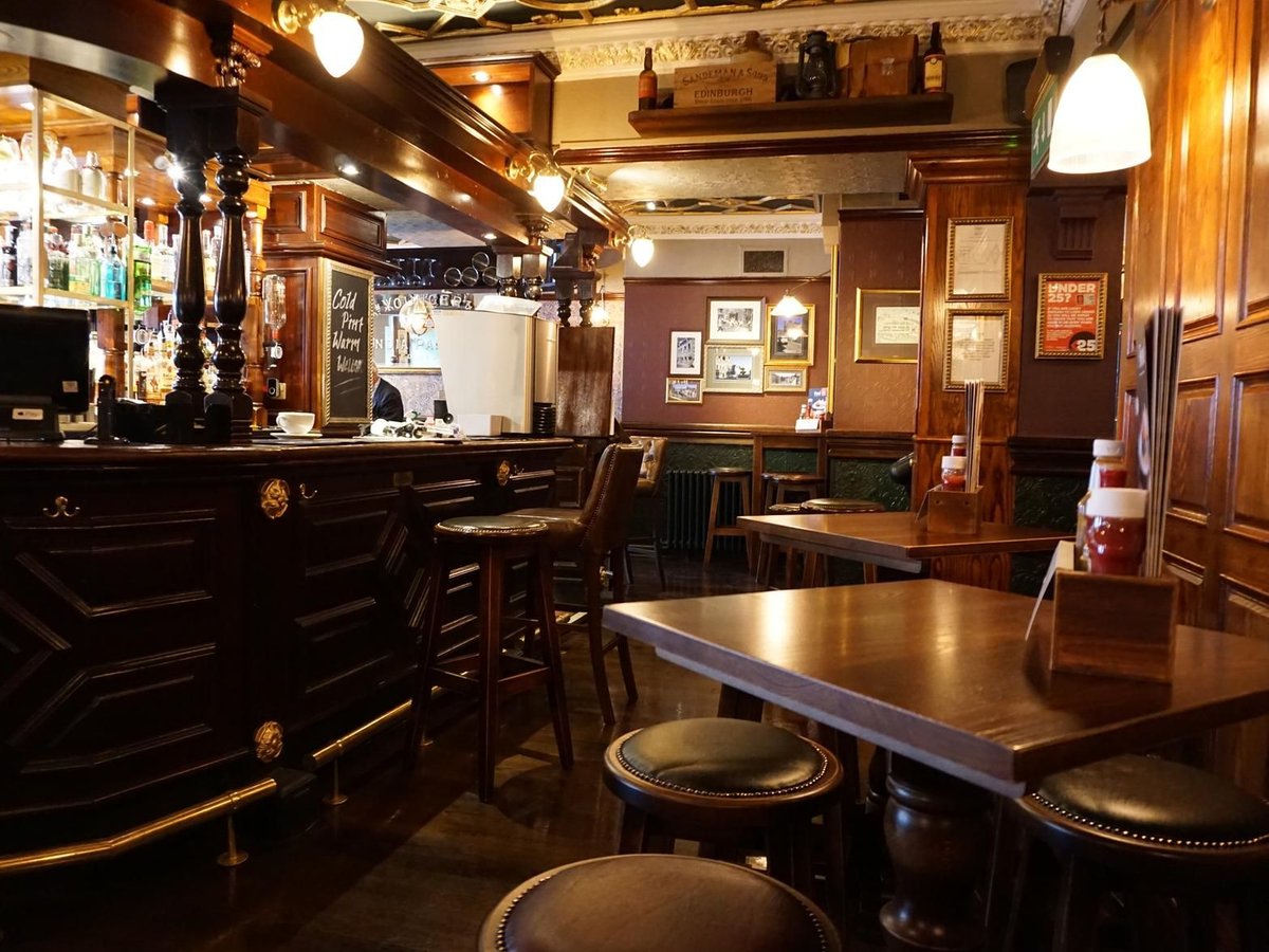 12 Best Scottish Pubs For A Memorable Night Out