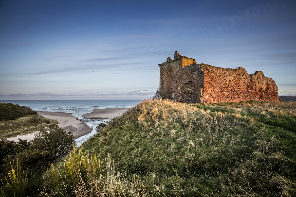 Red Castle Lunan Bay | Guide To Ruin, History, Bay And Walks